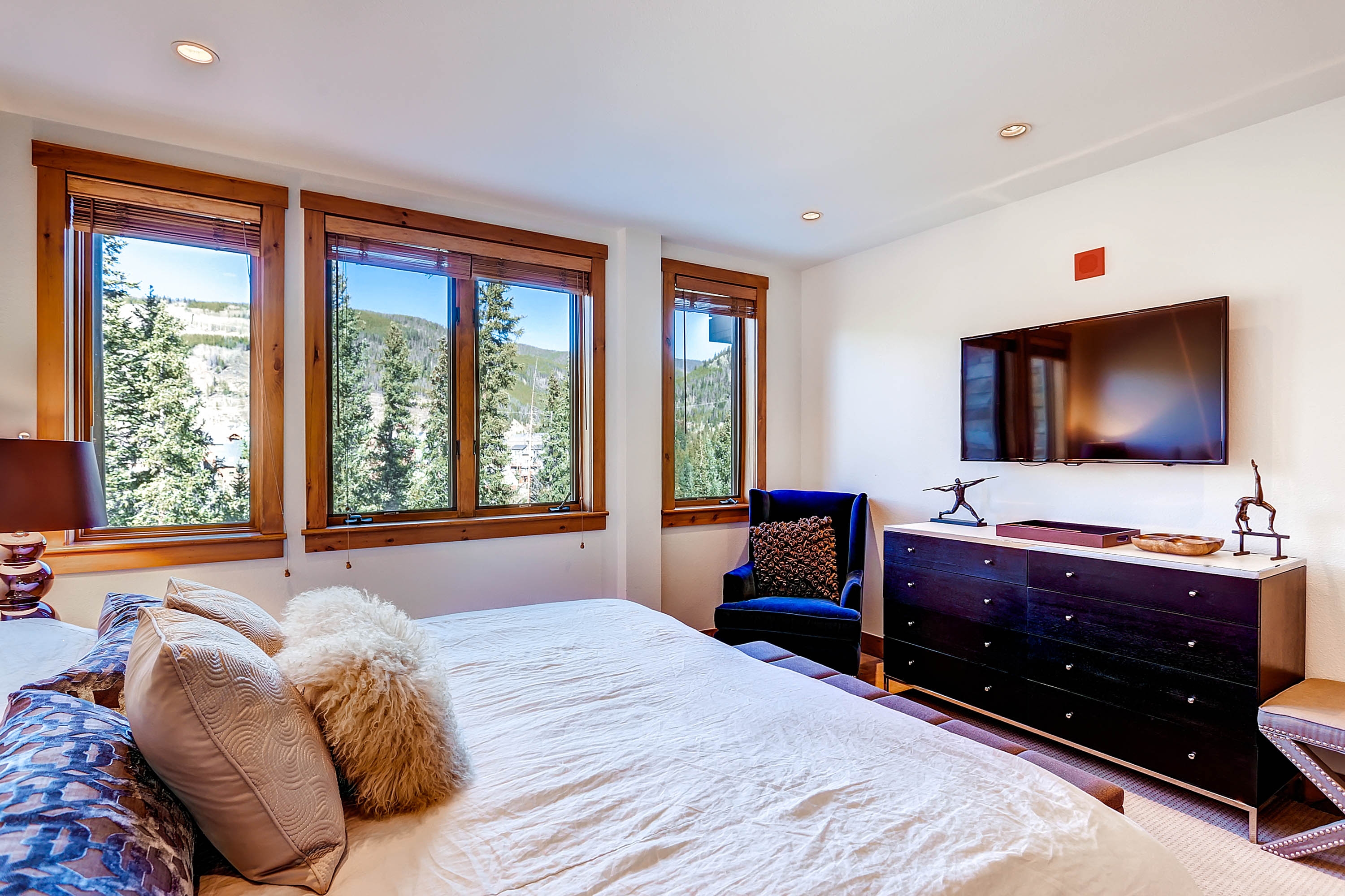 Luxury 4Bdr Ski In-Out Condo-Premium Amenities | RedAwning